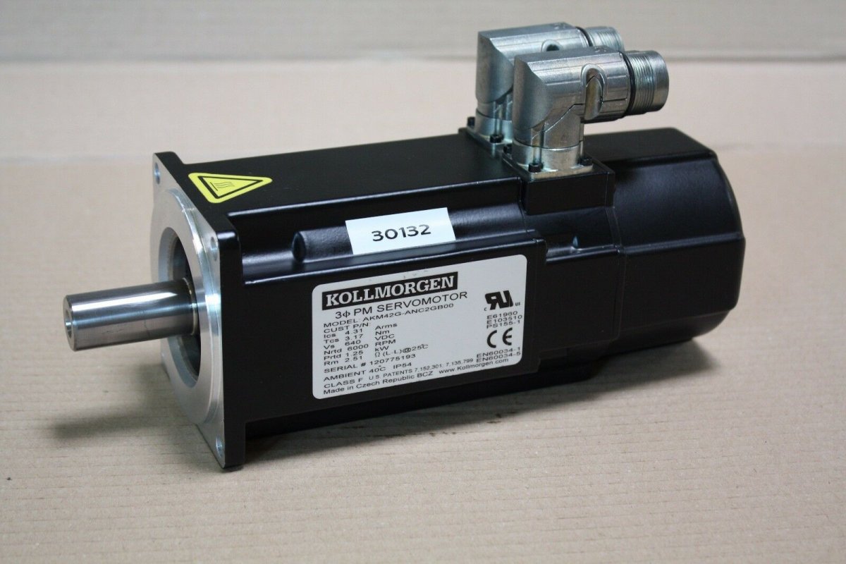 Kollmorgen AC Servomotor AKM42G-ANC2GB00 mit Hyperface Geber #used, 755 ...